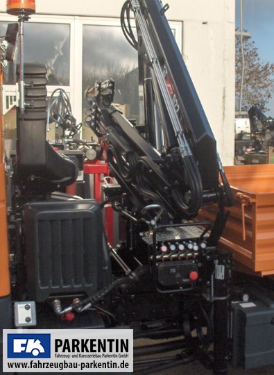 Transporter-Kran XS 022 hinter Fahrerhaus - Fahrzeugbau Parkentin (zw ...